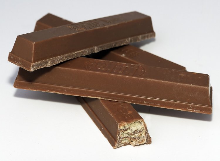 Teenager jailed for attempted robbery of a Kit-Kat chocolate bar ...