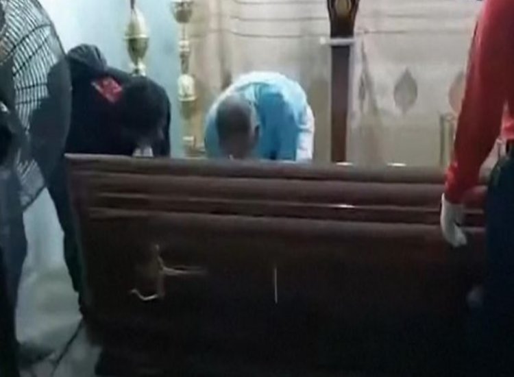 Nightmare: Woman who was officially declared dead knocks on her own ...