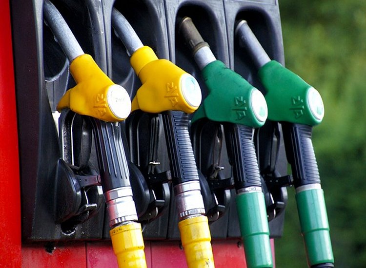 BREAKING: 500 petrol stations will “run out of fuel” by tomorrow around ...
